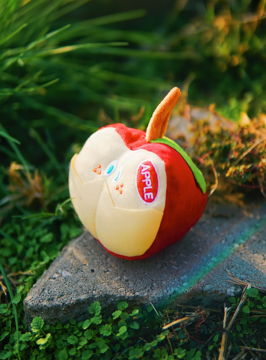 Alice the Apple – Official Woof & Co.